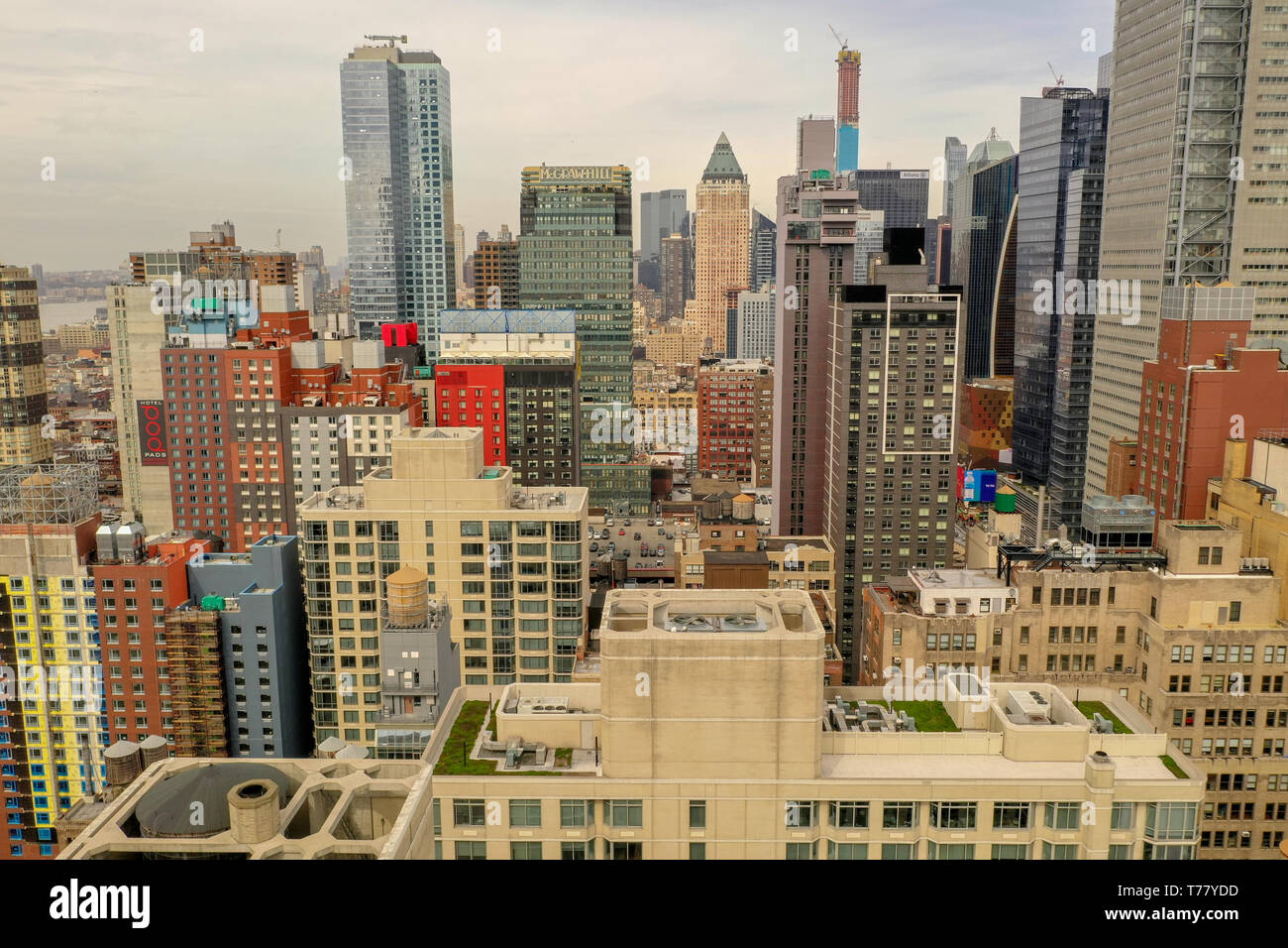 Panoramic view of Midtown Manhattan in New York City during the day ...