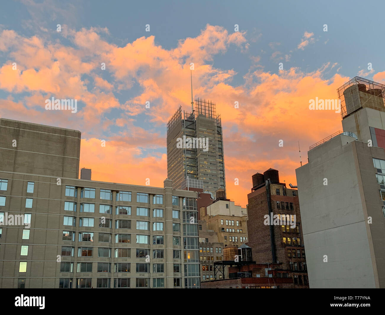 Midtown manhattan sunset window hi-res stock photography and images - Alamy