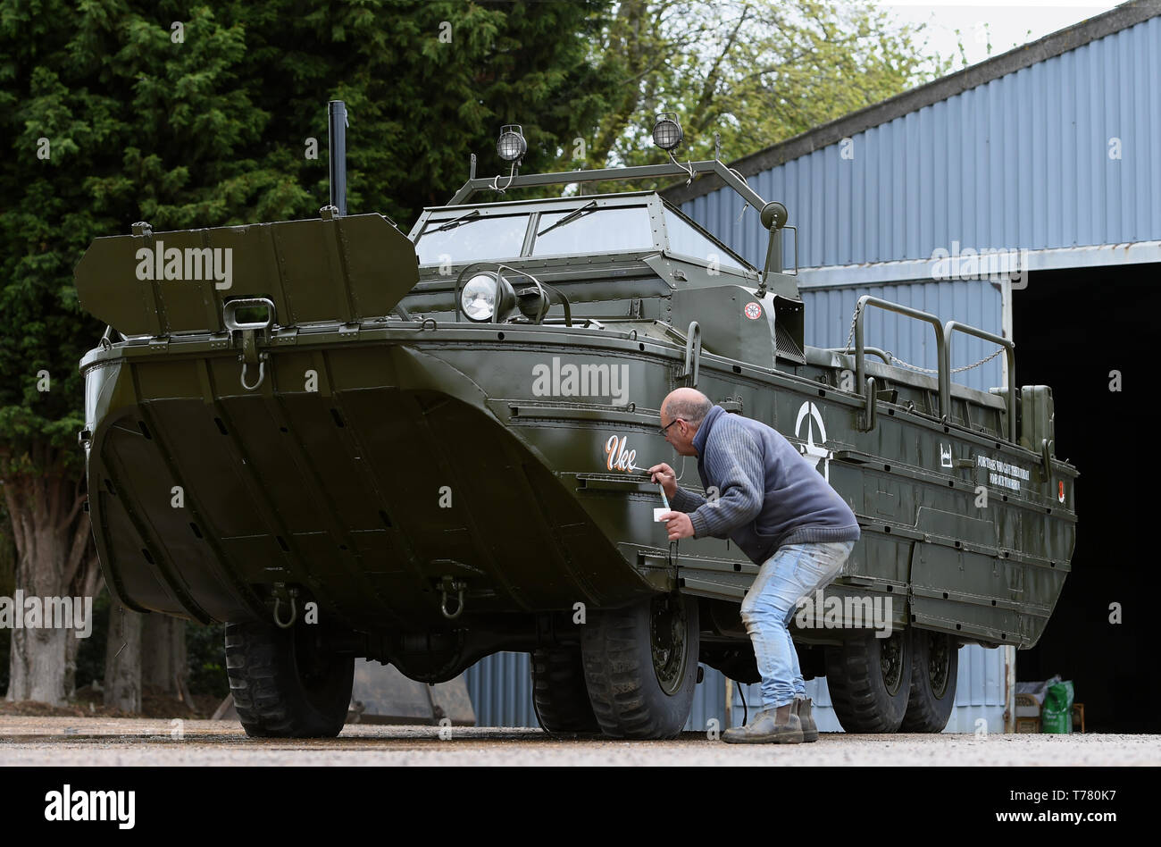 Ww2 amphibious vehicle hi-res stock photography and images - Alamy