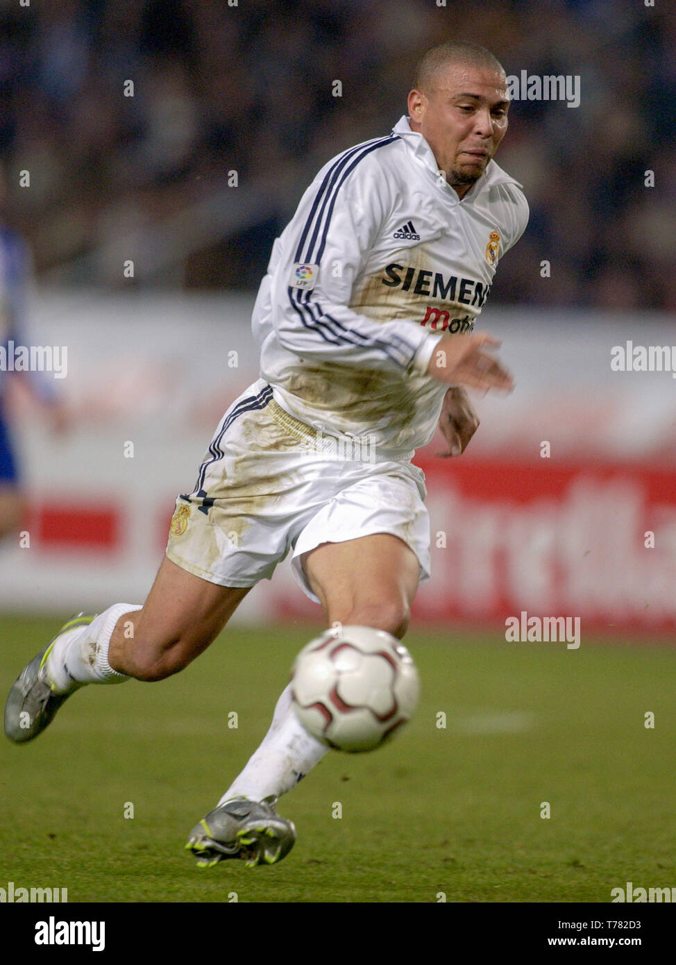 Ronaldo real madrid 2003 hi-res stock photography and images - Alamy
