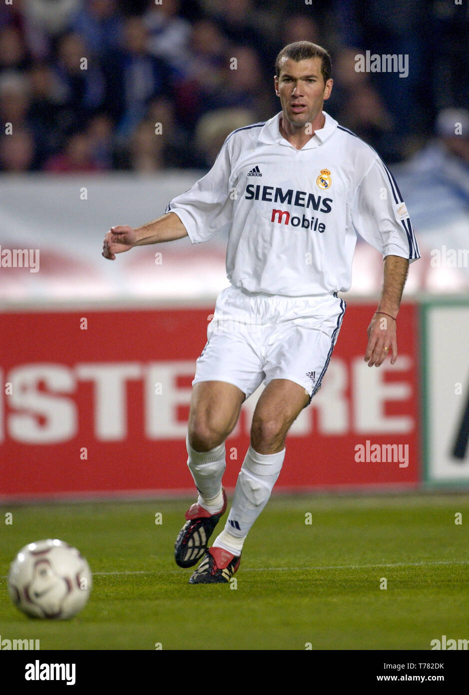 Zinedine zidane real madrid 2003 hi-res stock photography and images ...