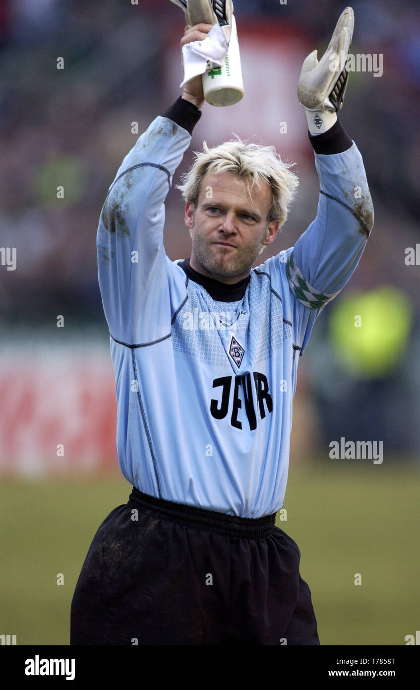 24 season 1 2002 hi-res stock photography and images - Alamy