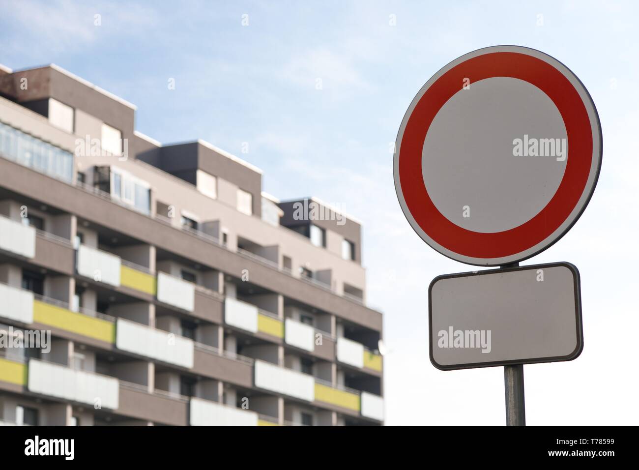 Blank prohibited road traffic sign hi-res stock photography and images ...