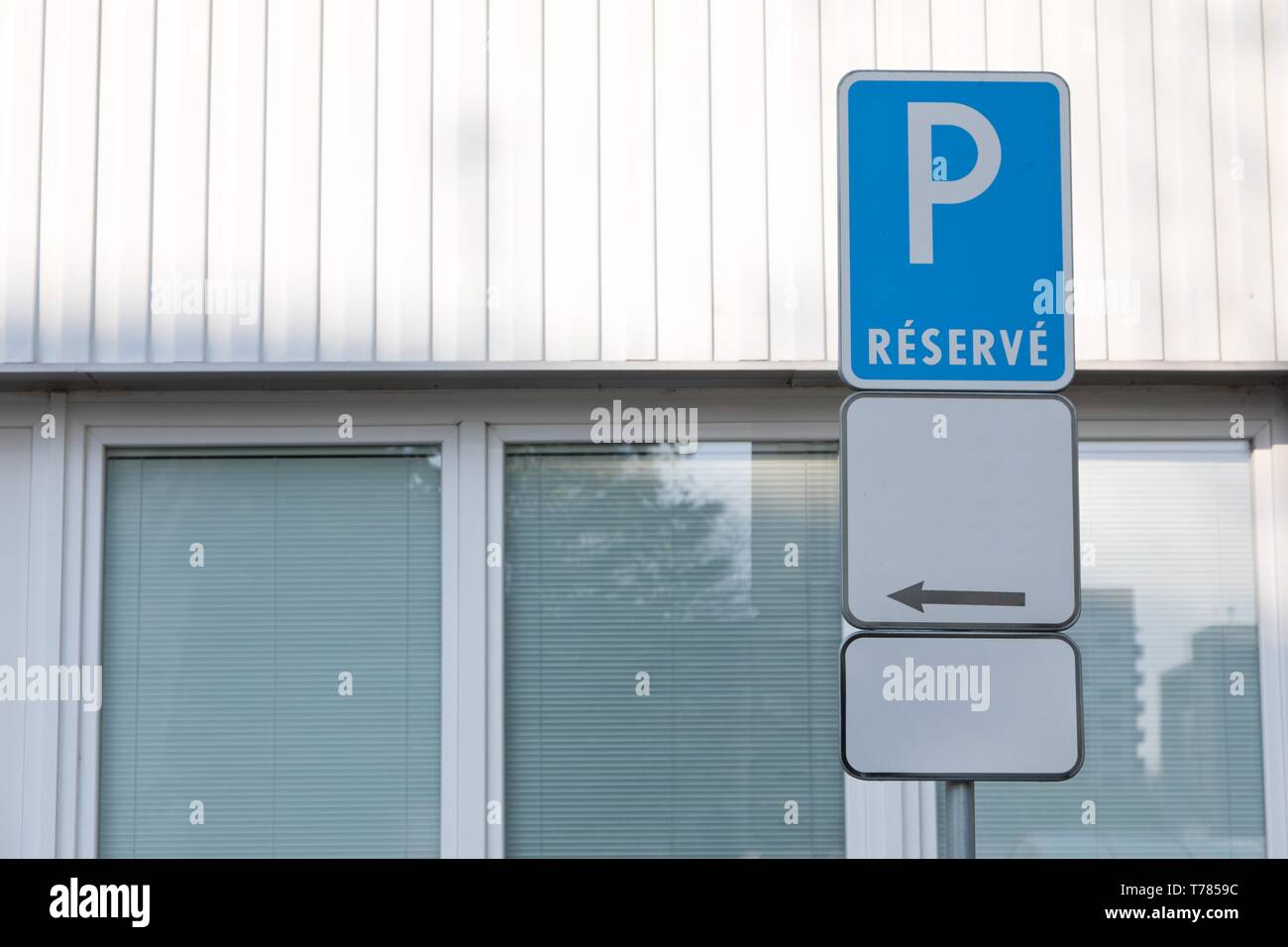 Conceptual parking sign - reserve - with blank supplementary board ...