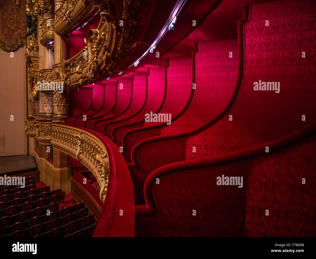 Opera garnier auditorium hi-res stock photography and images - Alamy
