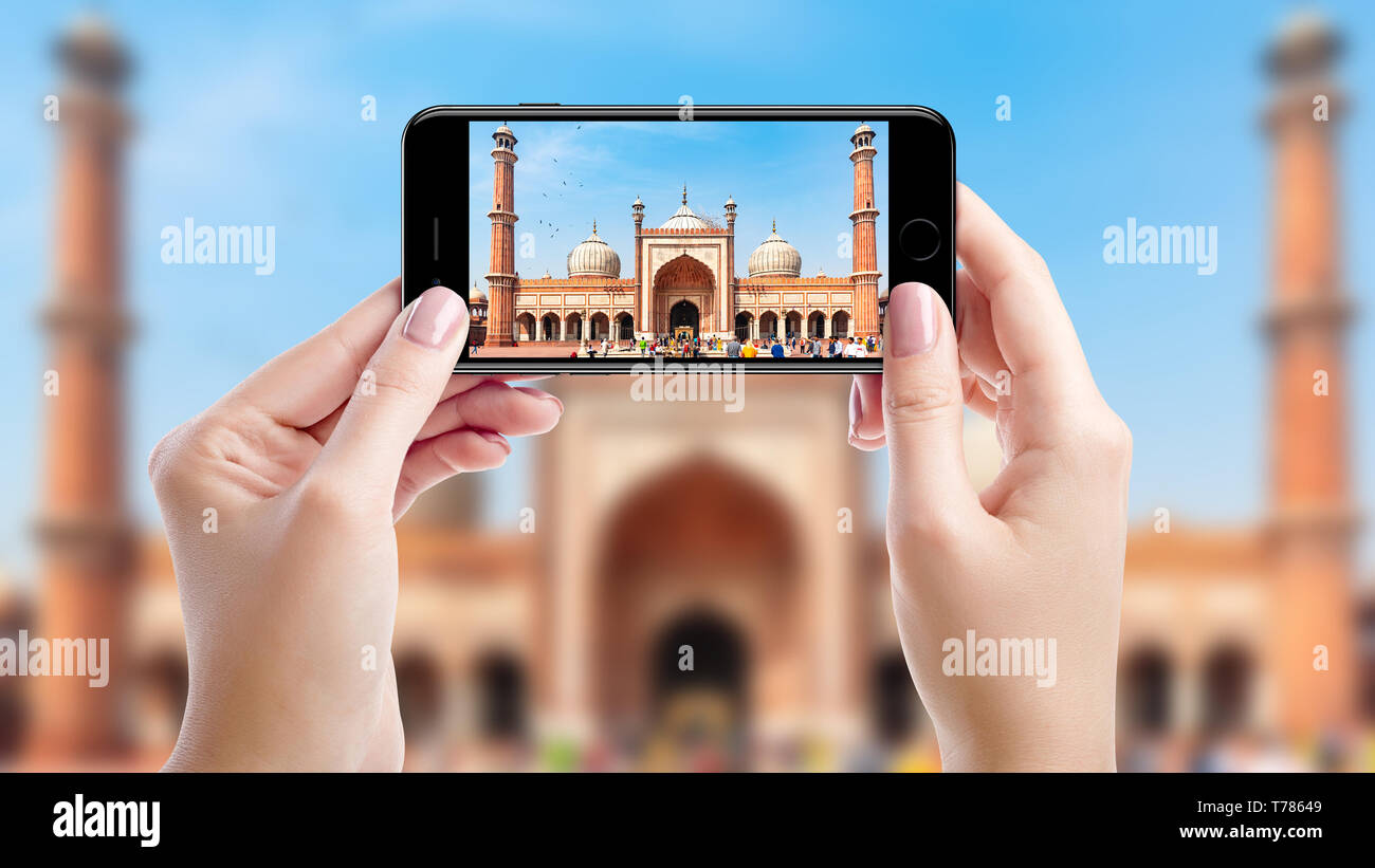 Taking a photo with mobil phone of Jama Masjid Mosque, Top sights of ...