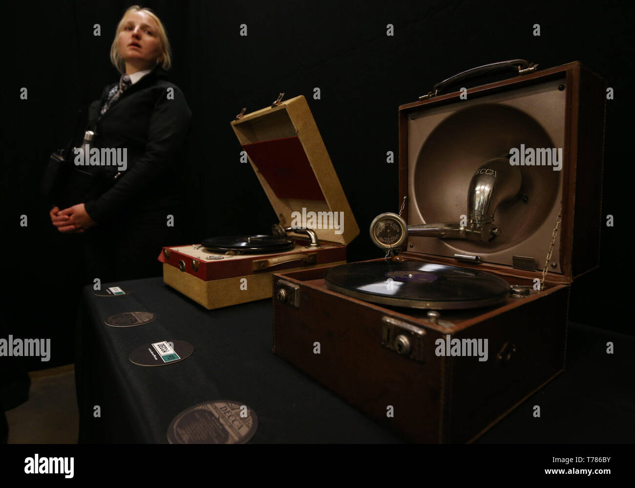 Gramophone company hi-res stock photography and images - Alamy