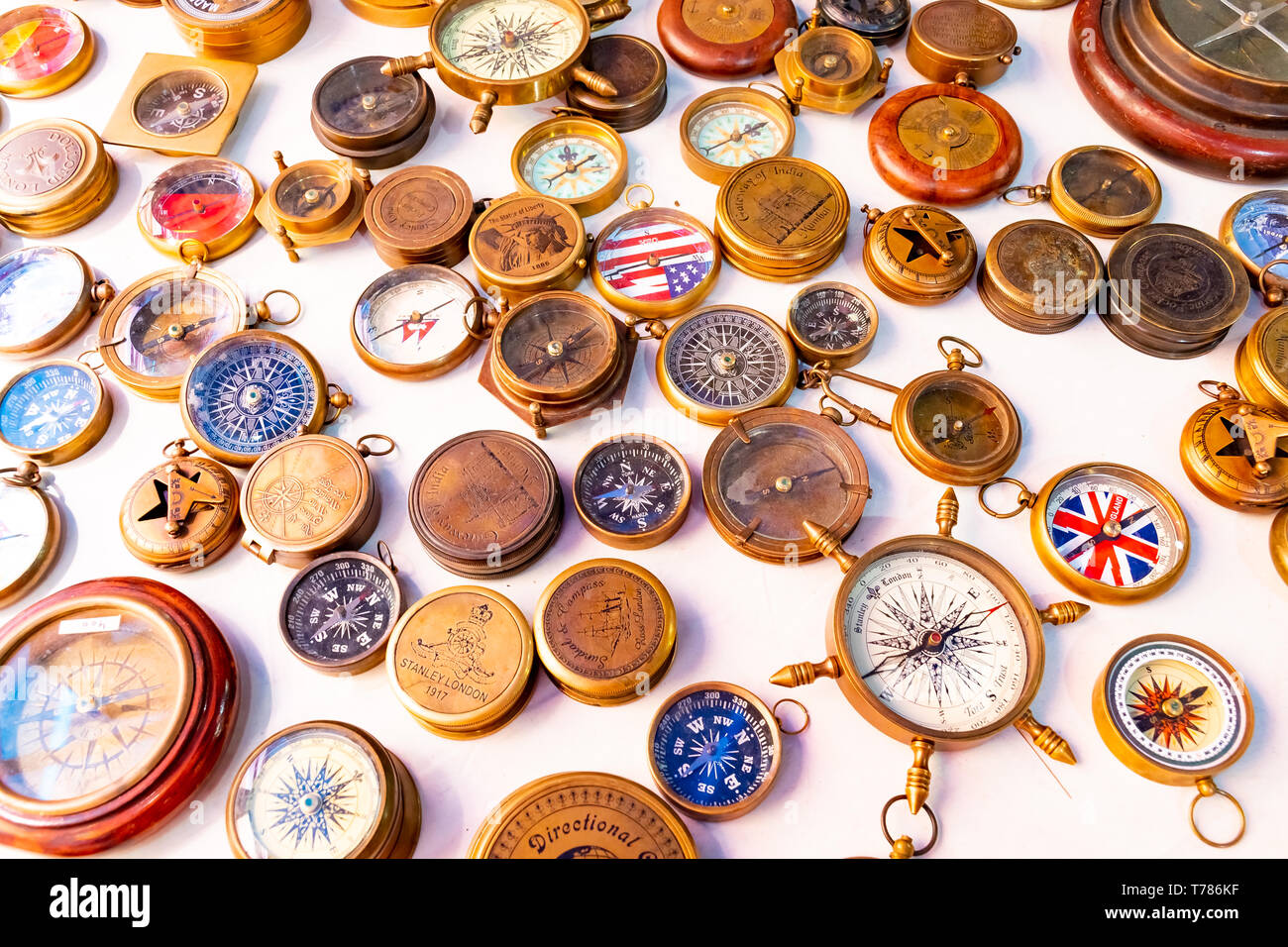 Vintage compasses hi-res stock photography and images - Alamy