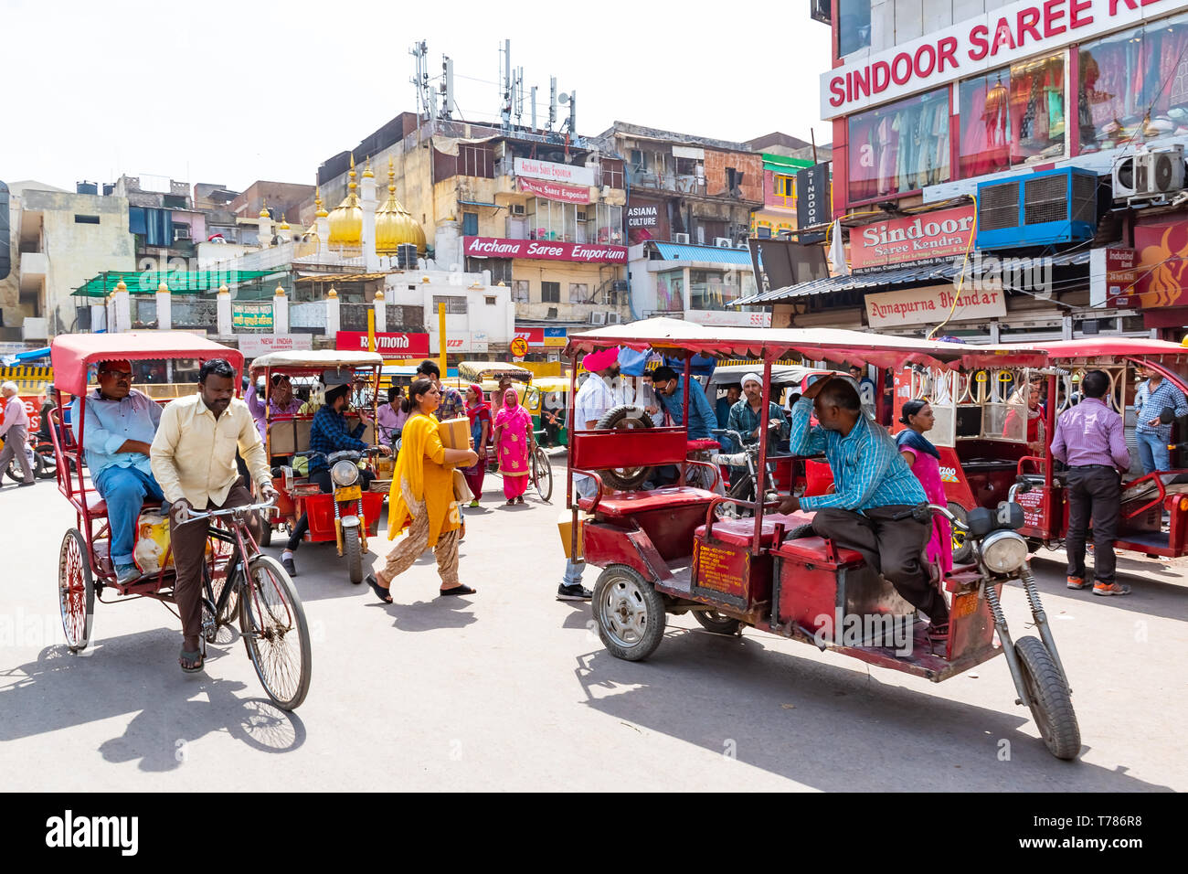 India culture street hi-res stock photography and images - Alamy