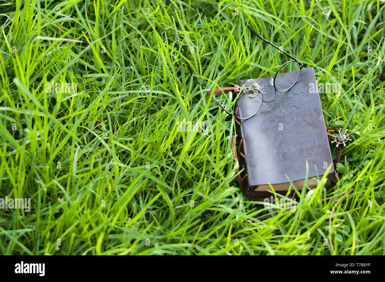 Vintage leather notebook hi-res stock photography and images - Alamy