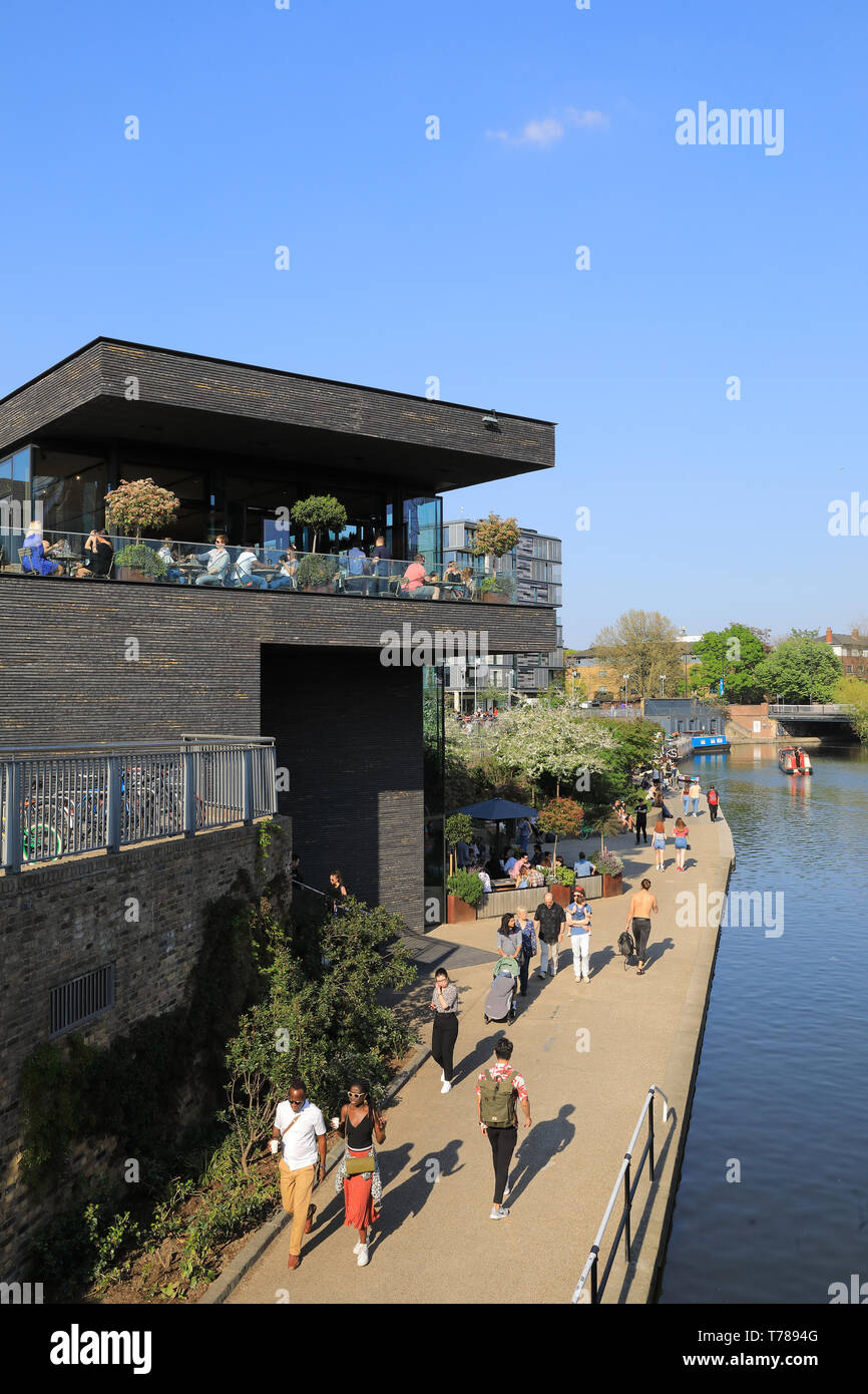 The Lighterman restaurant on the banks of Regent's Canal at Kings Cross ...