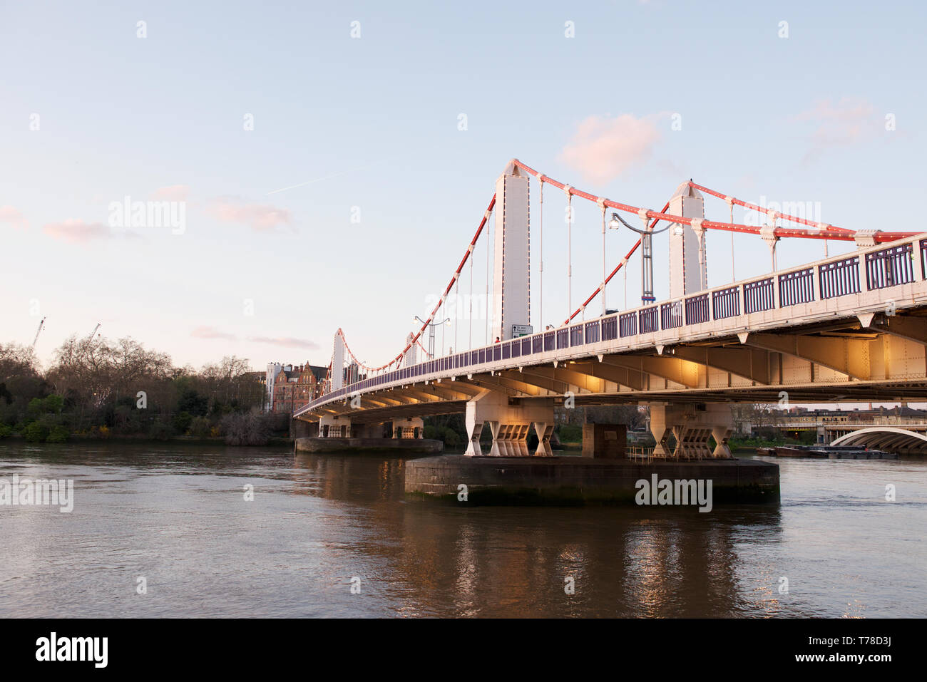 Chelsea Bridge over the River Thames in London, England Stock Photo - Alamy