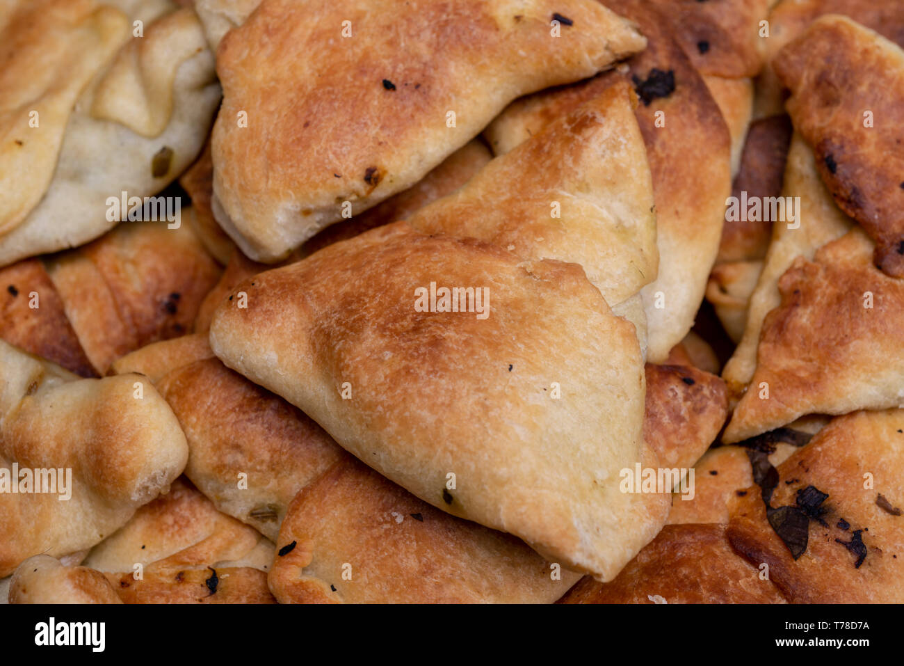 Sambusak with spinach Stock Photo - Alamy