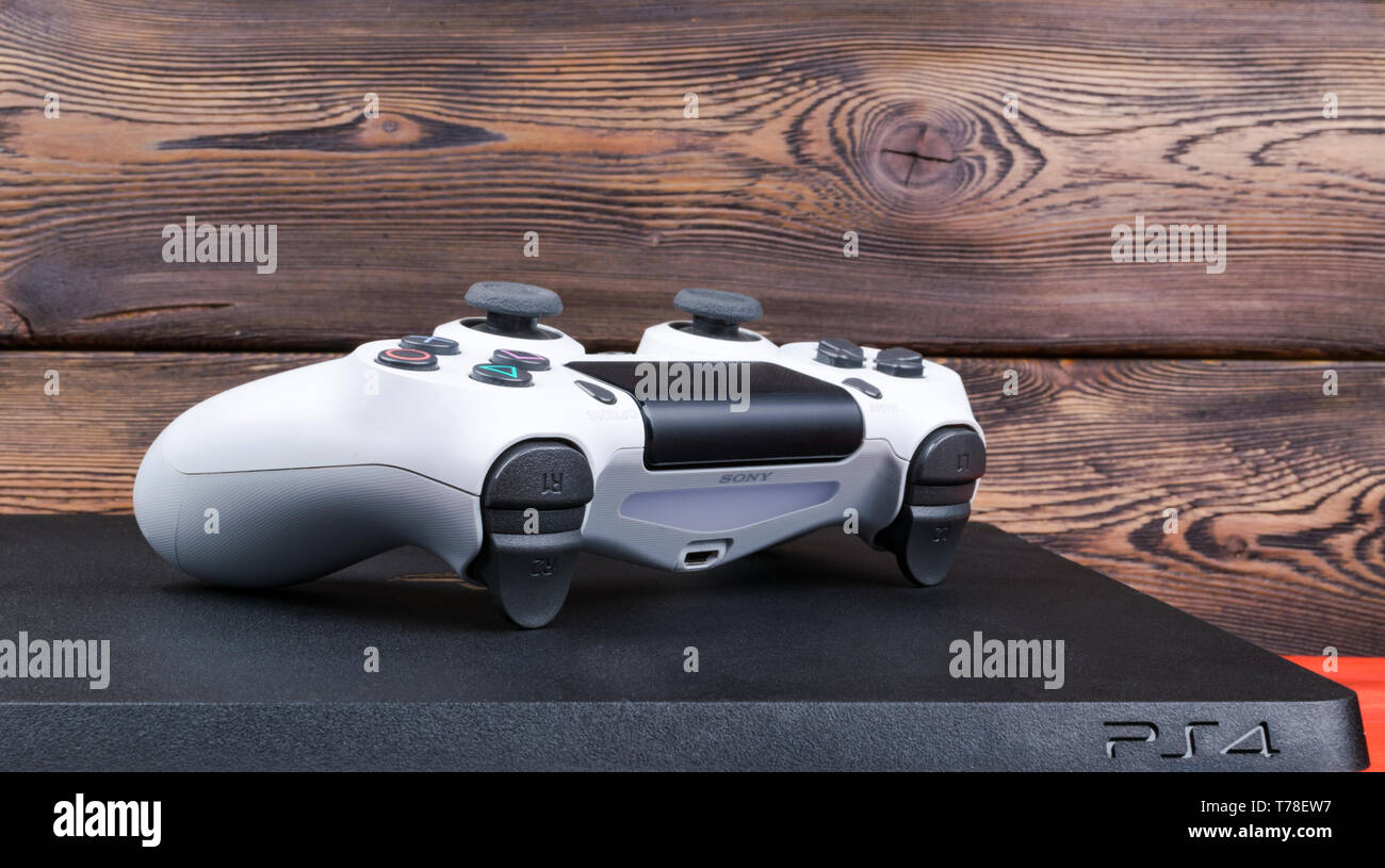 Ps4 controller hi-res stock photography and images - Alamy