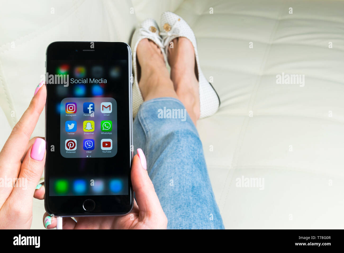 Facebook comment screen hi-res stock photography and images - Alamy