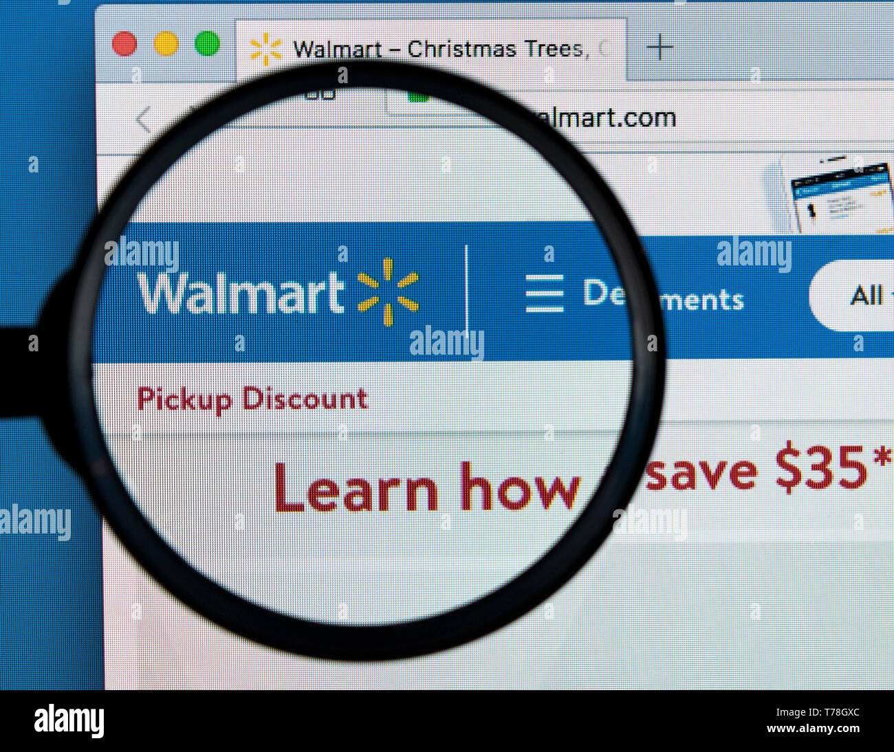 Walmart online grocery shopping hi-res stock photography and images - Alamy