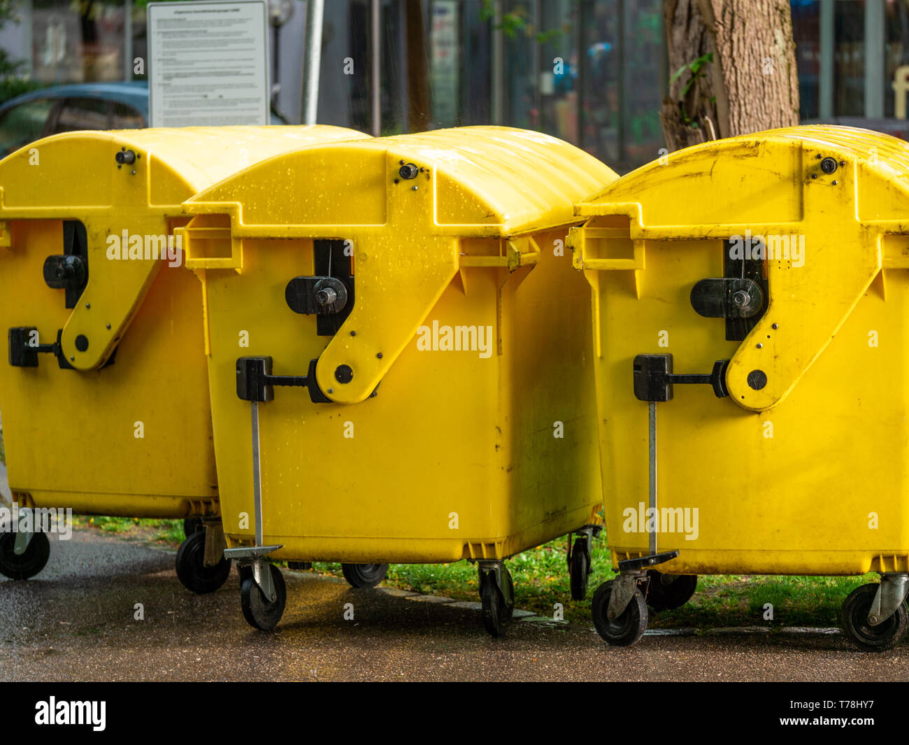 Image of Yellow waste Containers, Recycling bin for special Rubbish ...