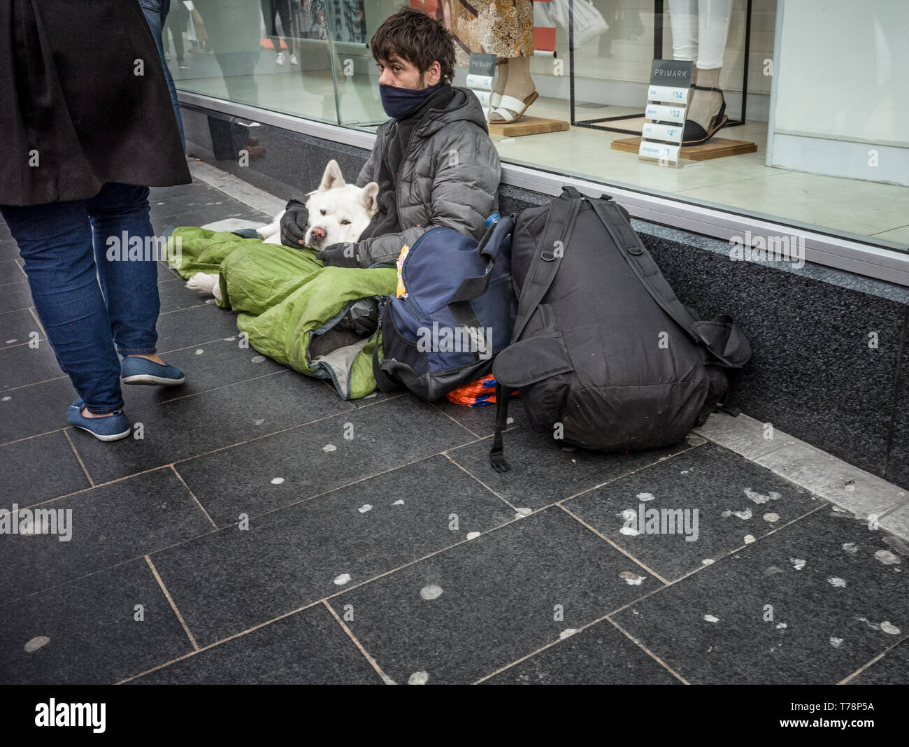 Homeless man with dog hi-res stock photography and images - Alamy