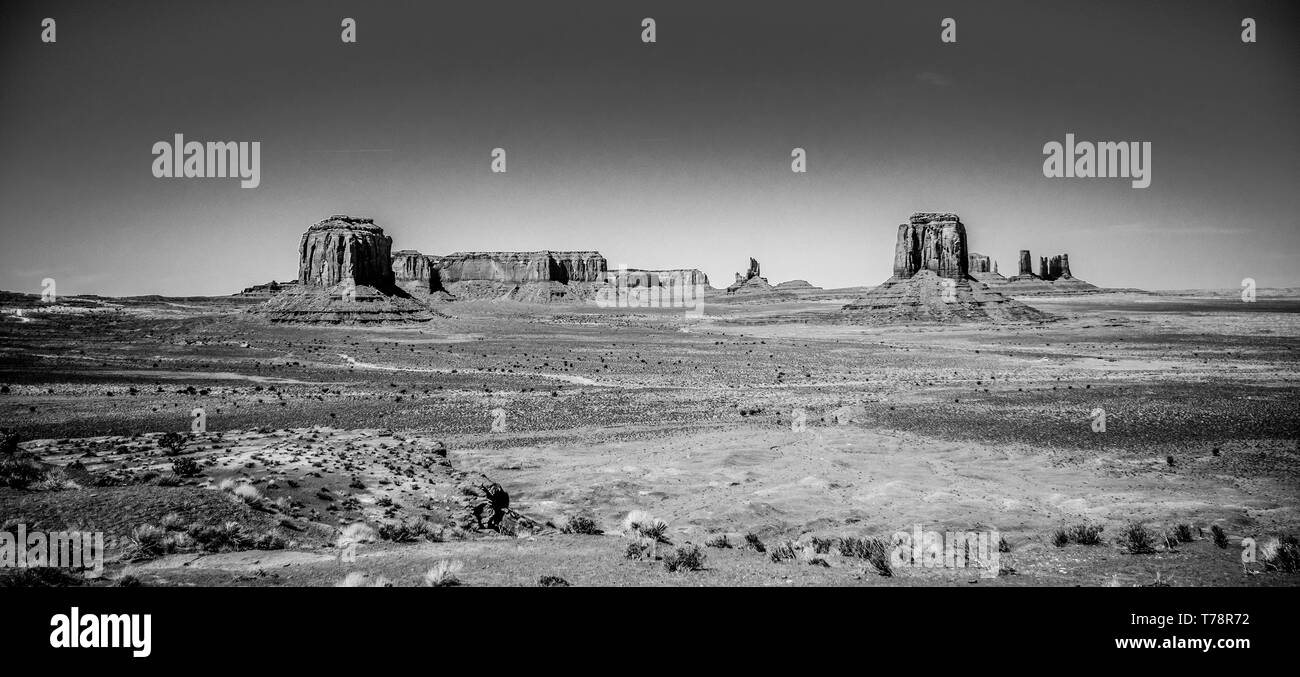 Famous Monument Valley in the desert of Utah Stock Photo - Alamy