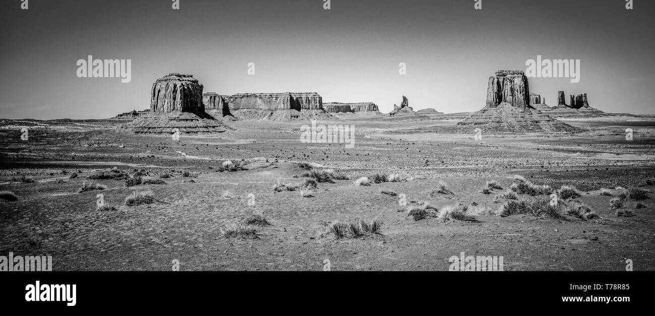 Famous Monument Valley in the desert of Utah Stock Photo - Alamy