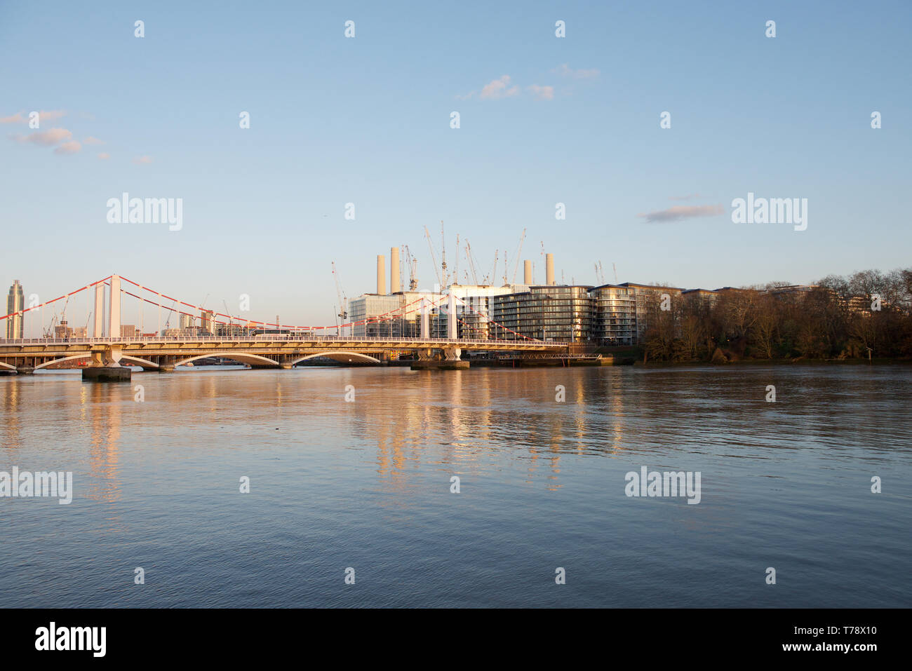 Chelsea Bridge over the River Thames in London, England Stock Photo - Alamy