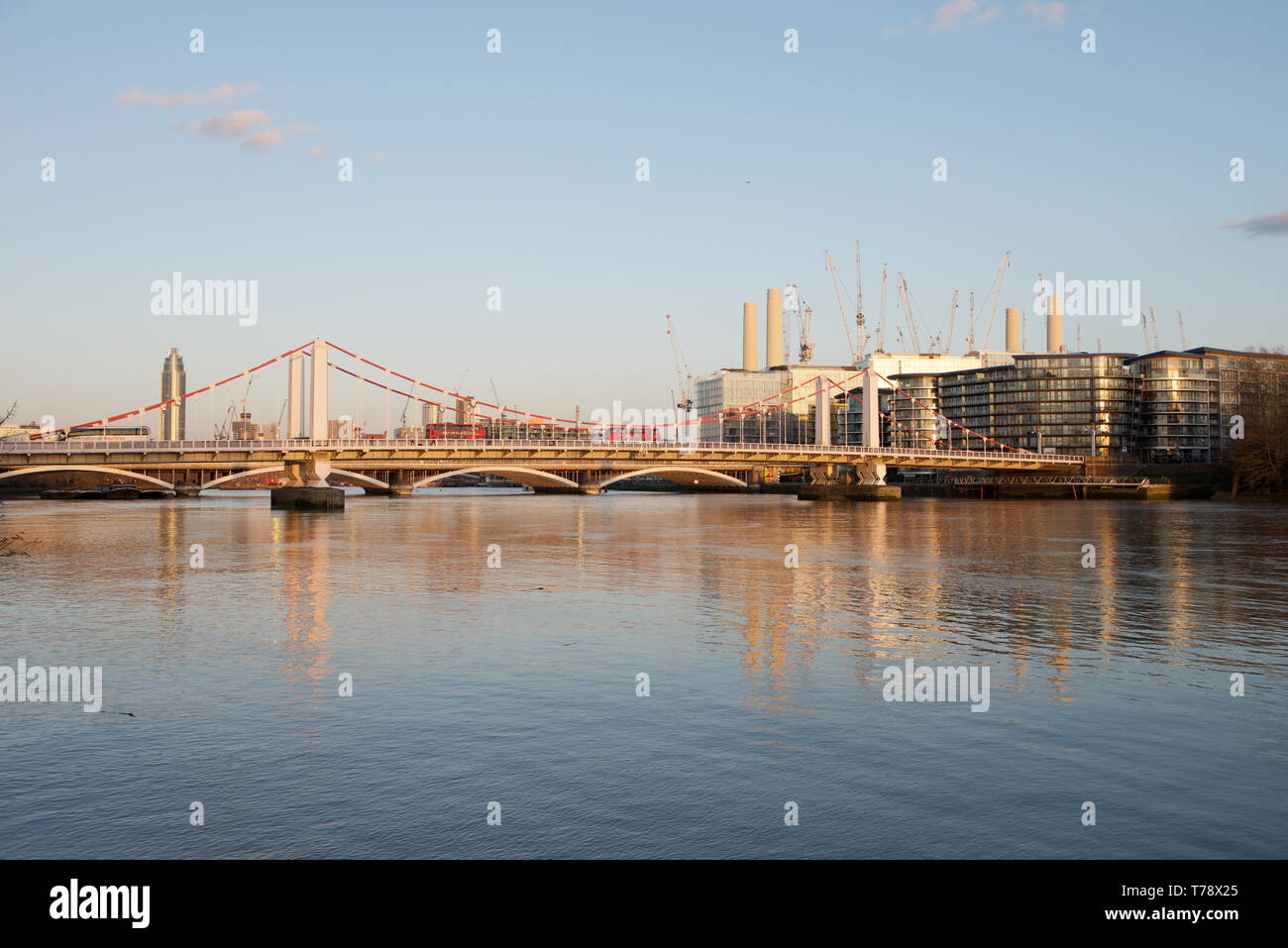Chelsea Bridge over the River Thames in London, England Stock Photo - Alamy