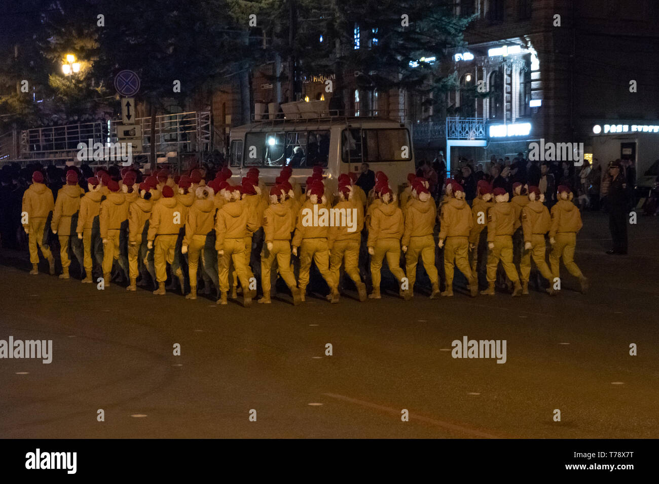Soldiers marching at night on Lenin square Stock Photo - Alamy