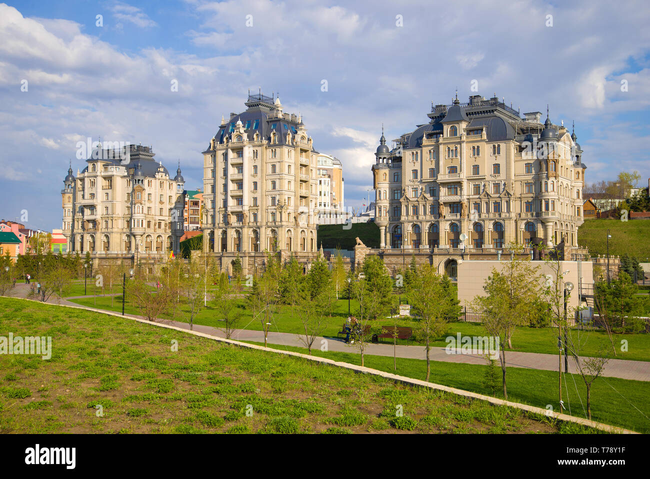 Modern palace hi-res stock photography and images - Alamy