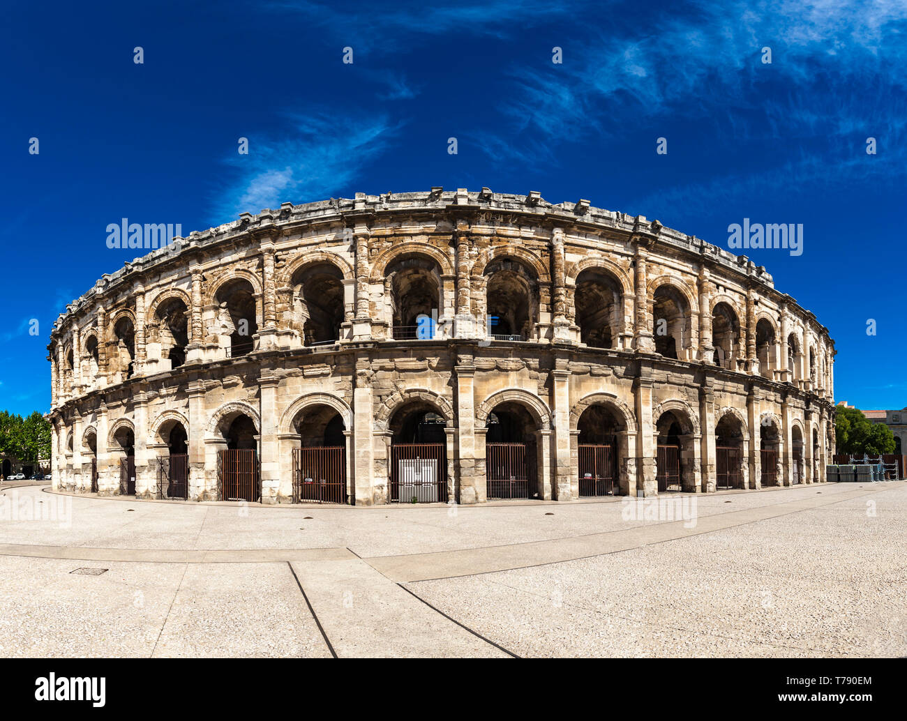 Roman nimes amphitheatre antiquity hi-res stock photography and images ...