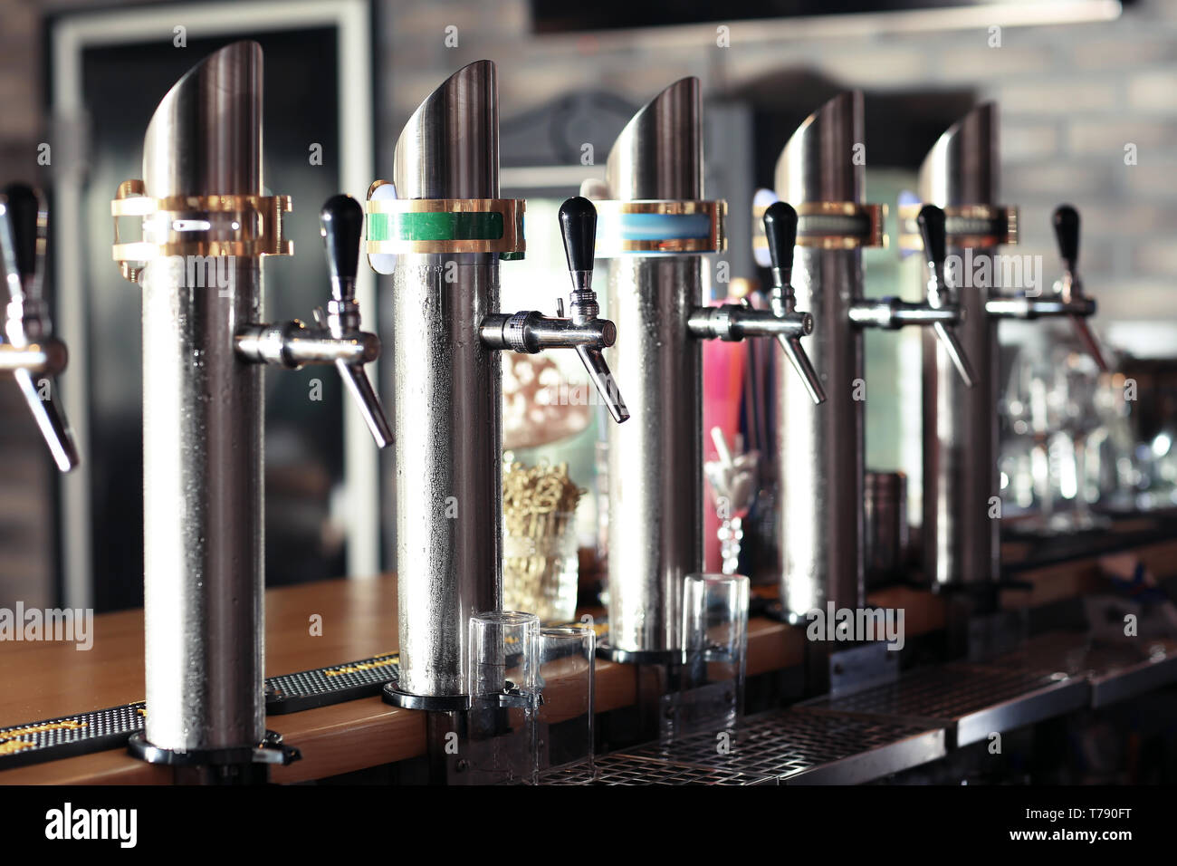 Beer faucets hi-res stock photography and images - Alamy