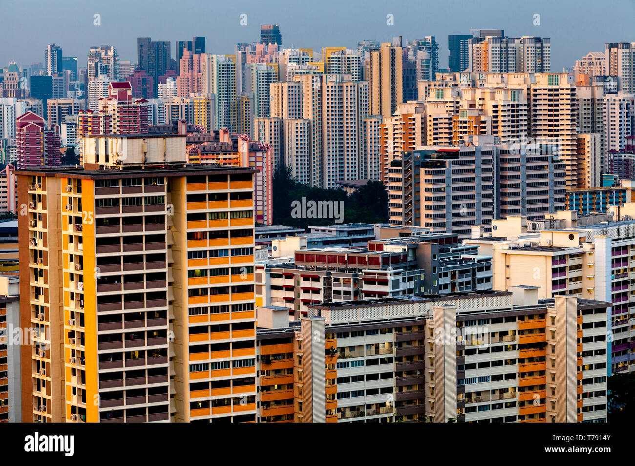 High rise apartments singapore hi-res stock photography and images - Alamy