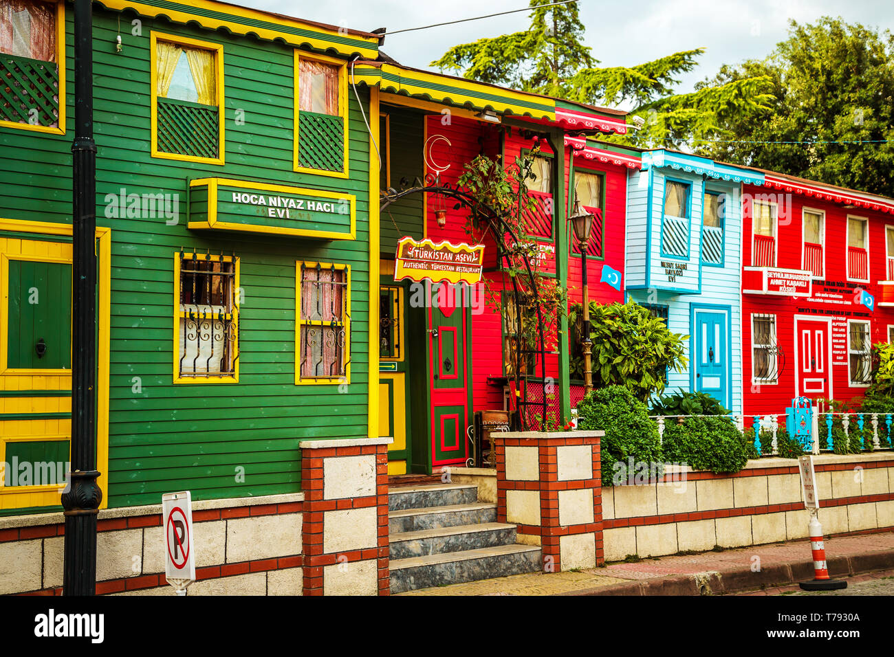 Colourful houses in balat istanbul hi-res stock photography and images ...