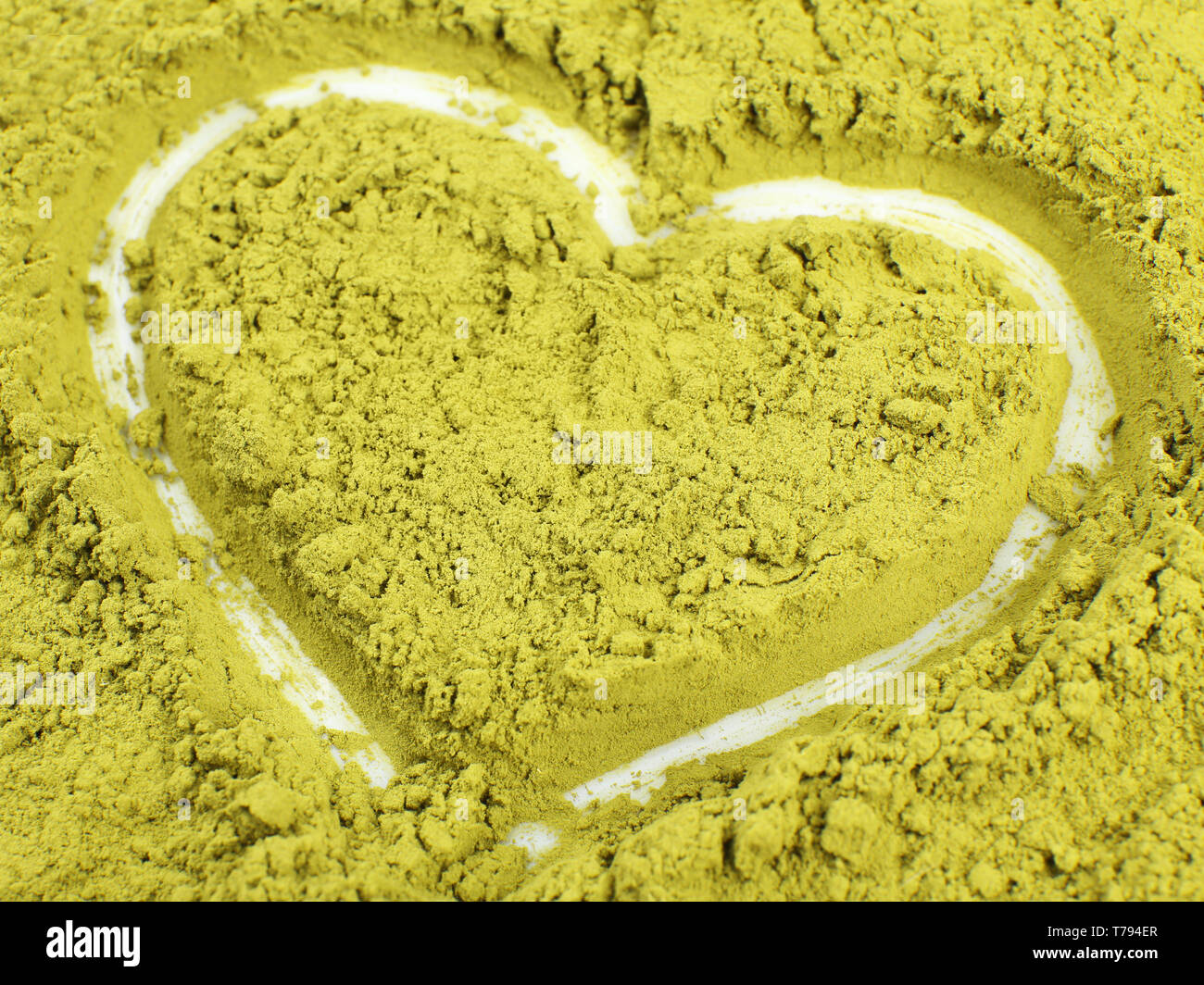 Powdered matcha tea with heart shape, closeup Stock Photo - Alamy