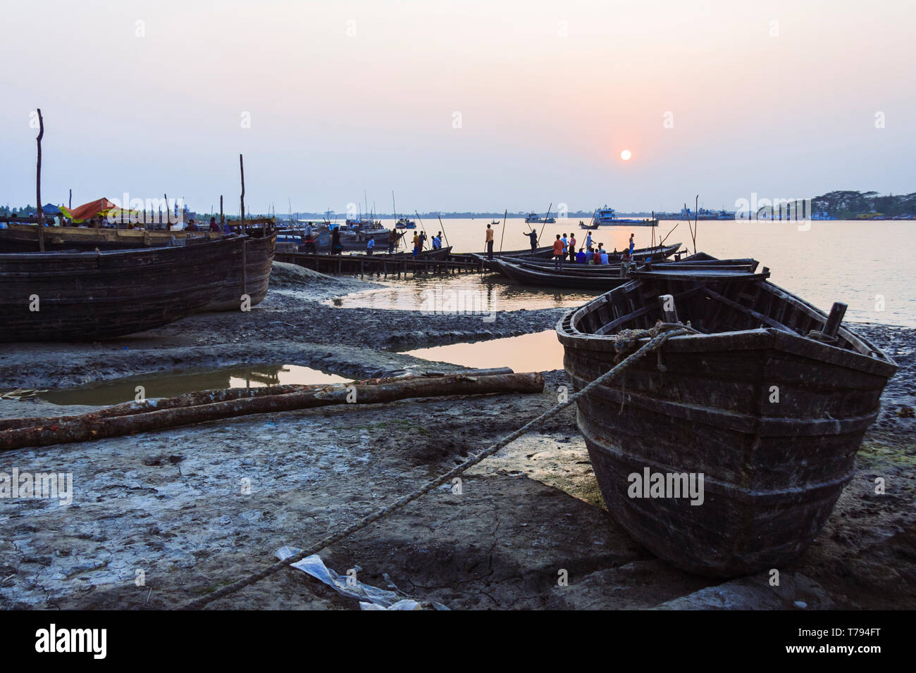 Mongla port hi-res stock photography and images - Alamy