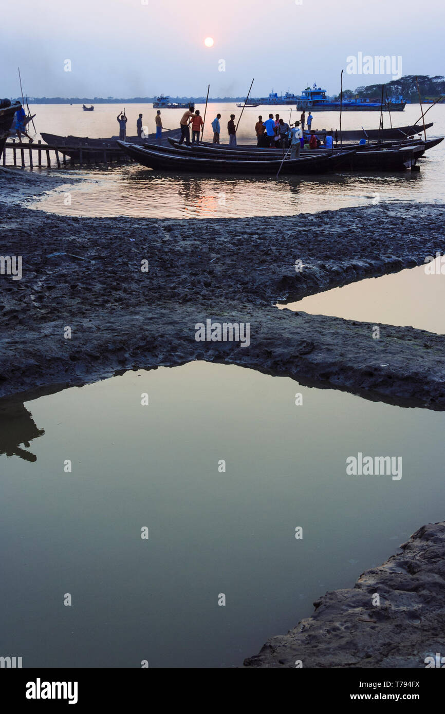 Mongla port hi-res stock photography and images - Alamy