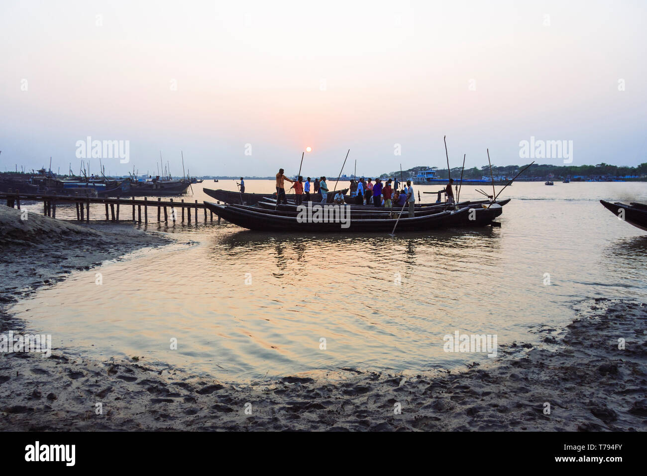 Mongla port hi-res stock photography and images - Alamy
