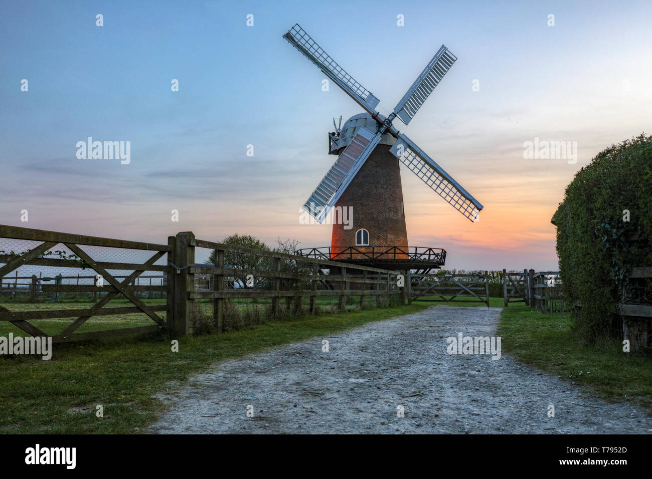 England windmill hi-res stock photography and images - Alamy