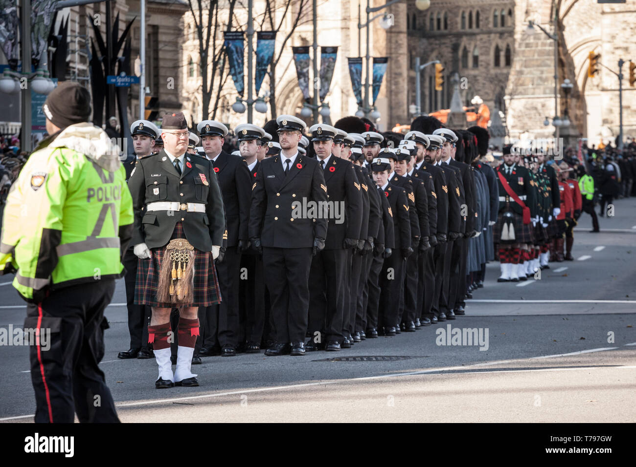 OTTAWA, CANADA - NOVEMBER 11, 2018: Soldiers from Canadian Army, men ...