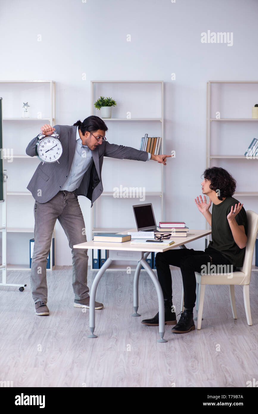 Student missing in classroom hi-res stock photography and images - Alamy