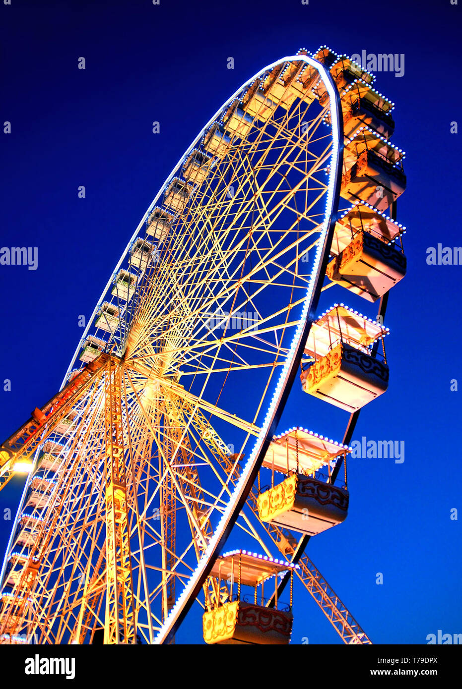 Night ride carousel funfair hi-res stock photography and images - Alamy