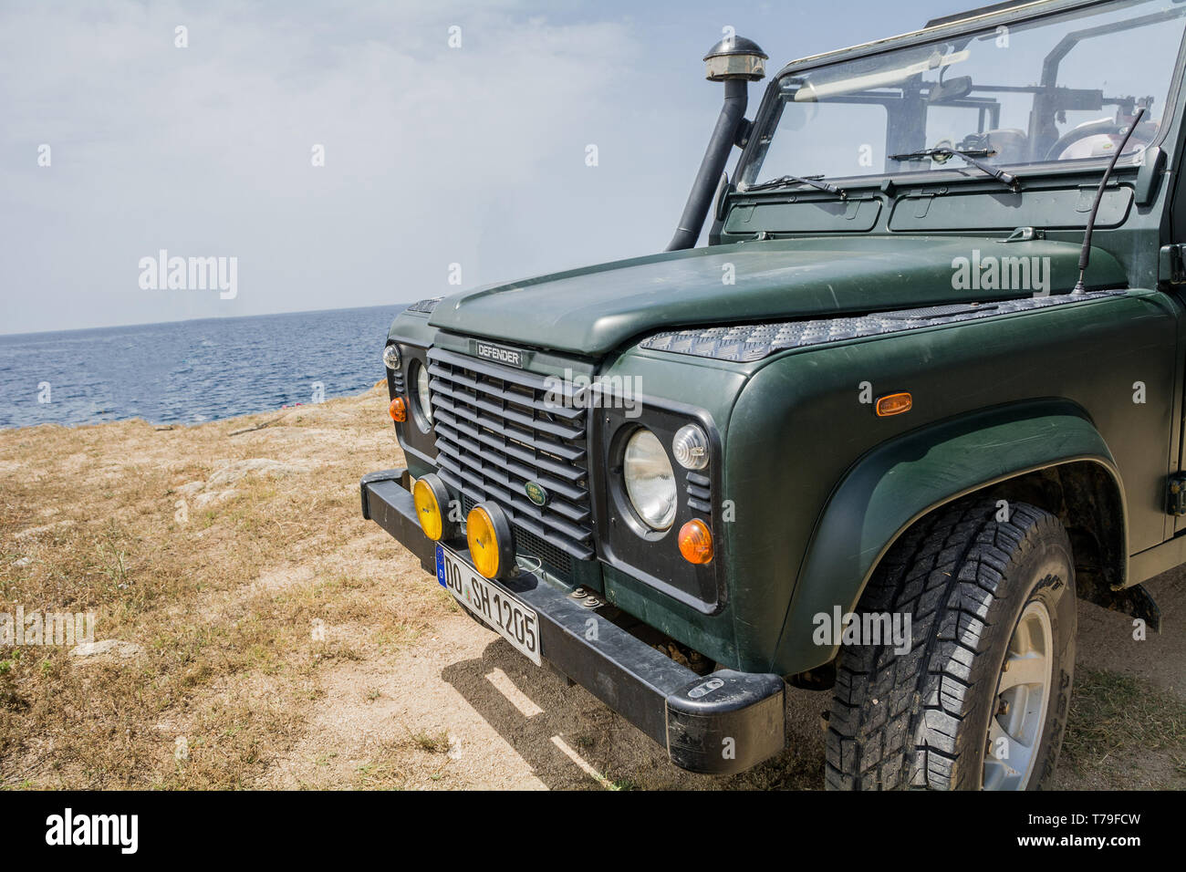 2014 defender vehicle hi-res stock photography and images - Alamy