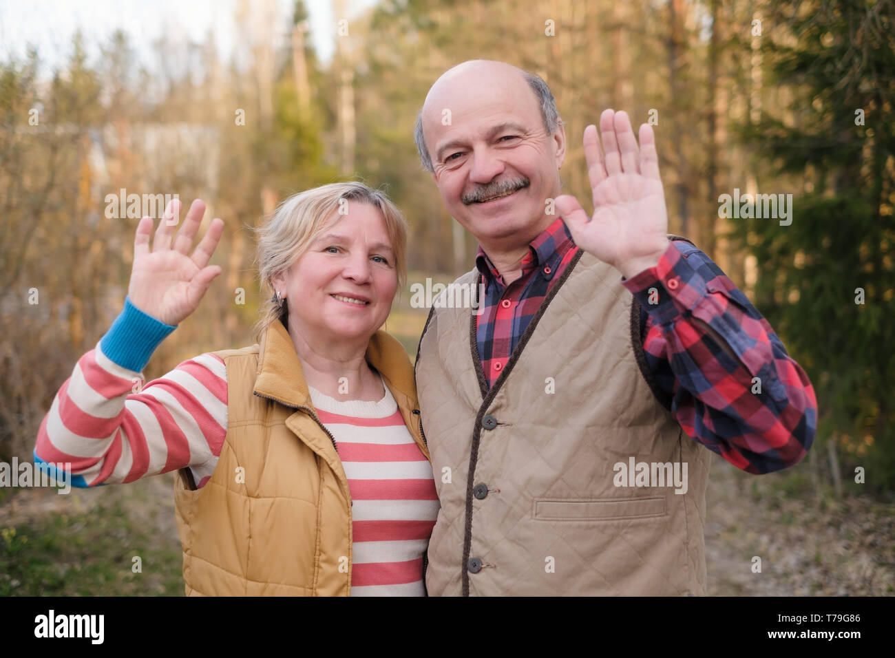 Parents saying bye bye to their children waving hands Stock Photo - Alamy