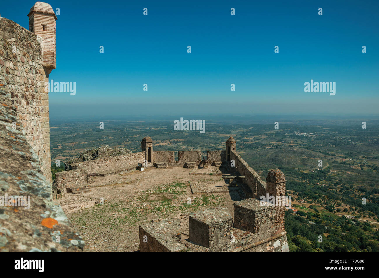 Overhanging medieval castle hi-res stock photography and images - Alamy
