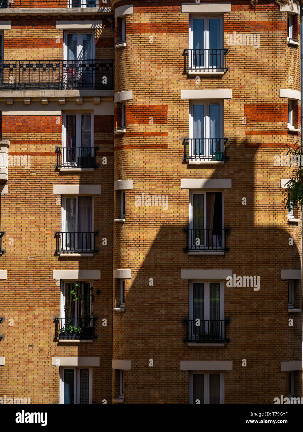 Paris residential buildings. Old Paris architecture, beautiful facade ...