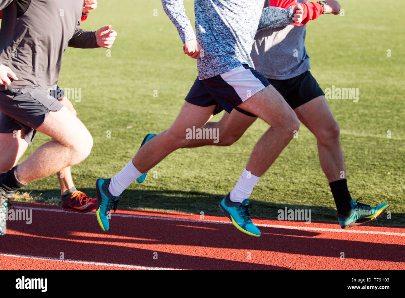 Boys on running track hi-res stock photography and images - Alamy