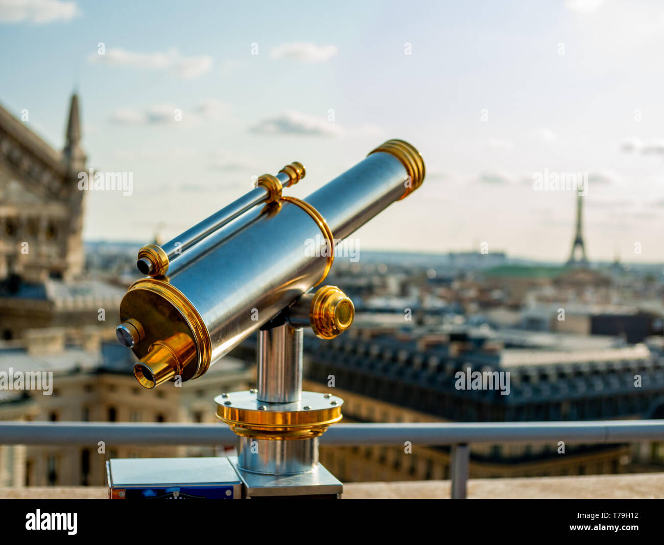 Eiffel tower tourist telescope hi-res stock photography and images - Alamy