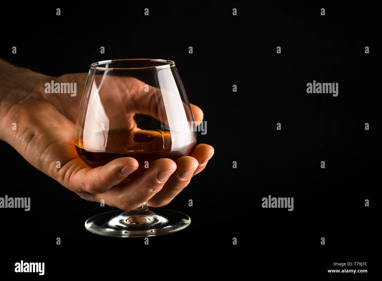 Hand hold dark chocolate close hi-res stock photography and images - Alamy