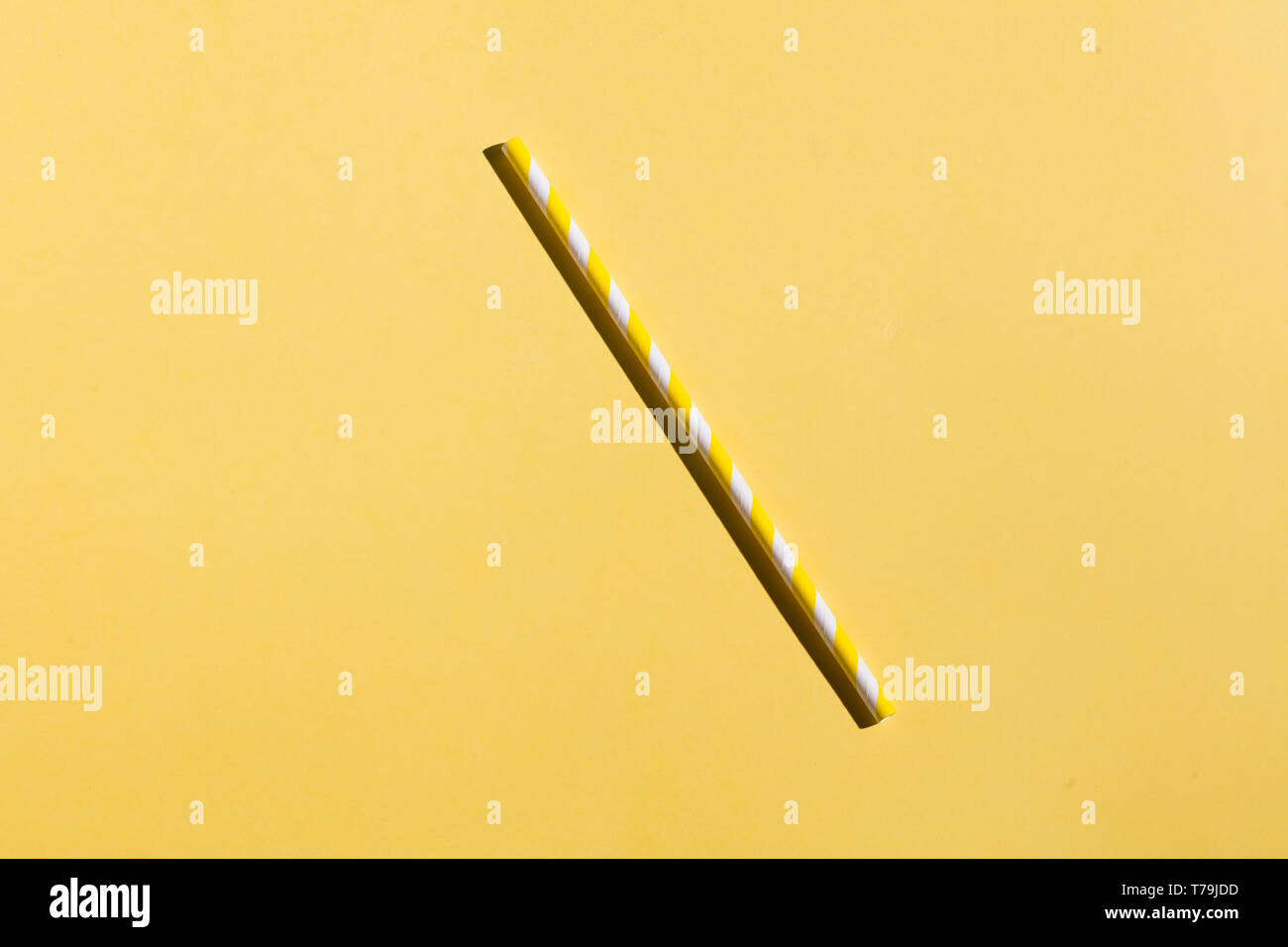 Drinking paper colorful straw for juice. isolated background, fat view ...