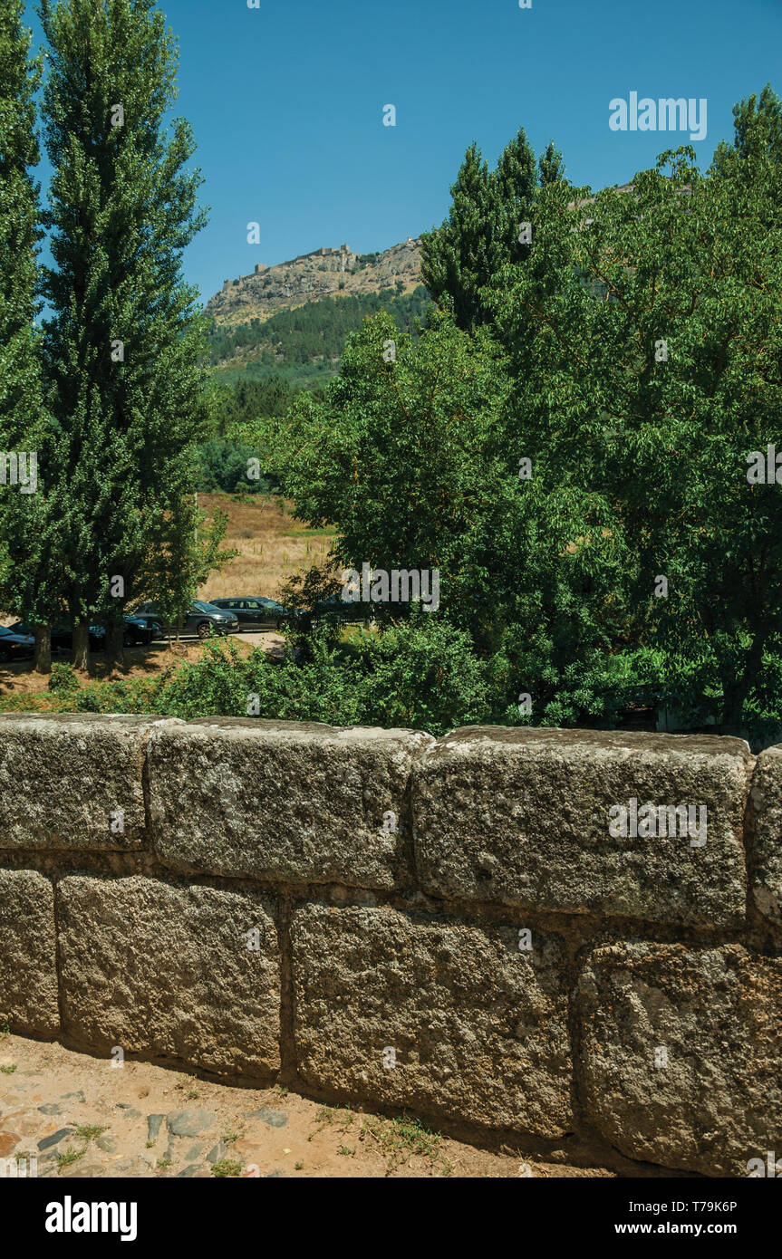 Pavement parapet hi-res stock photography and images - Alamy