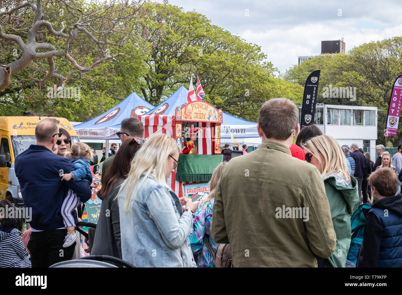 Families gathered round a tradition Punch and Judy theater show at an ...